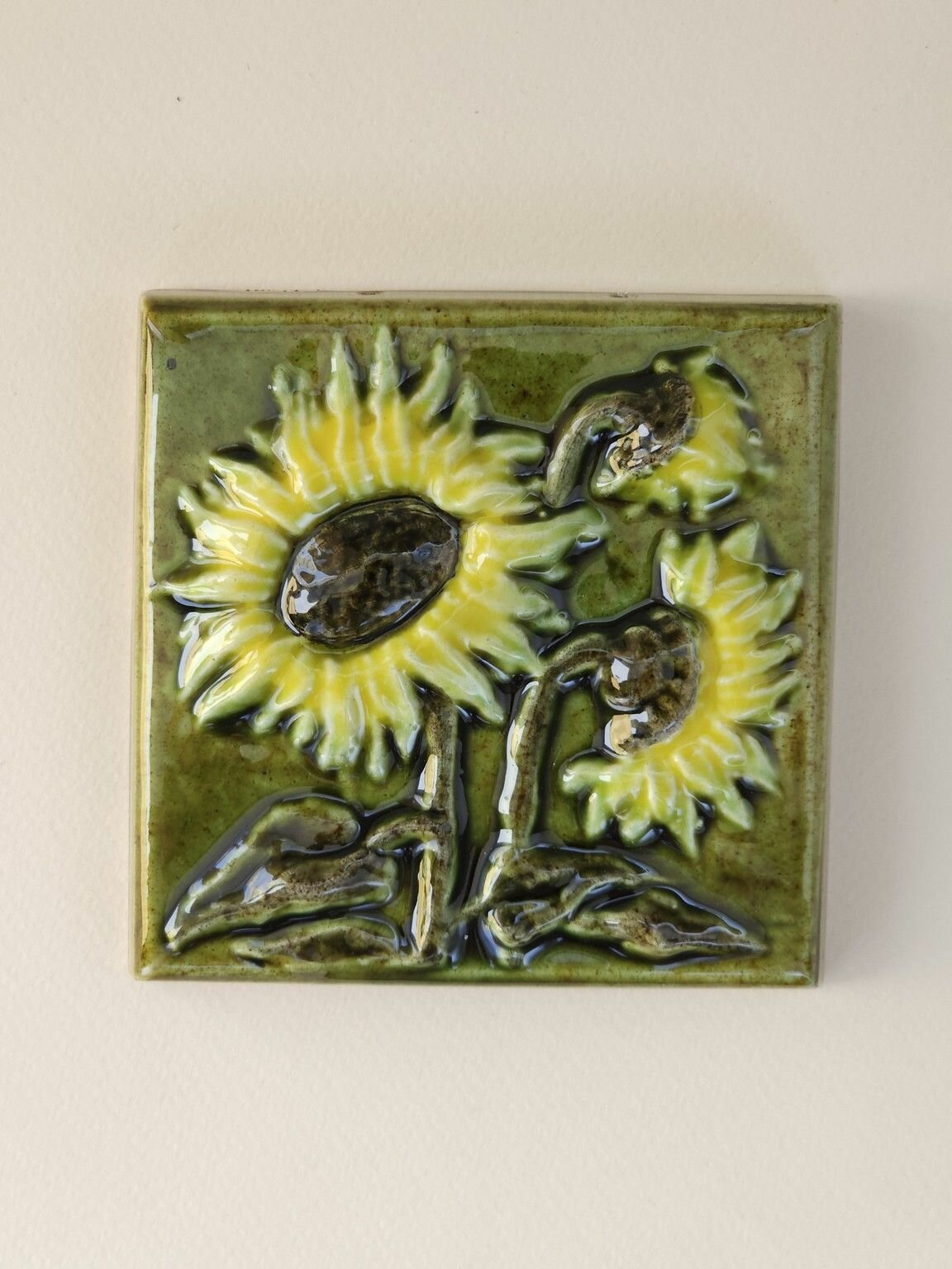 Подсолнухи. Дивный урожай. Панно, изразец, настенный декор, плакетка, украшение настенное интерьерное. Ярославская майолика. Керамика ручной работы. Сделано в России.