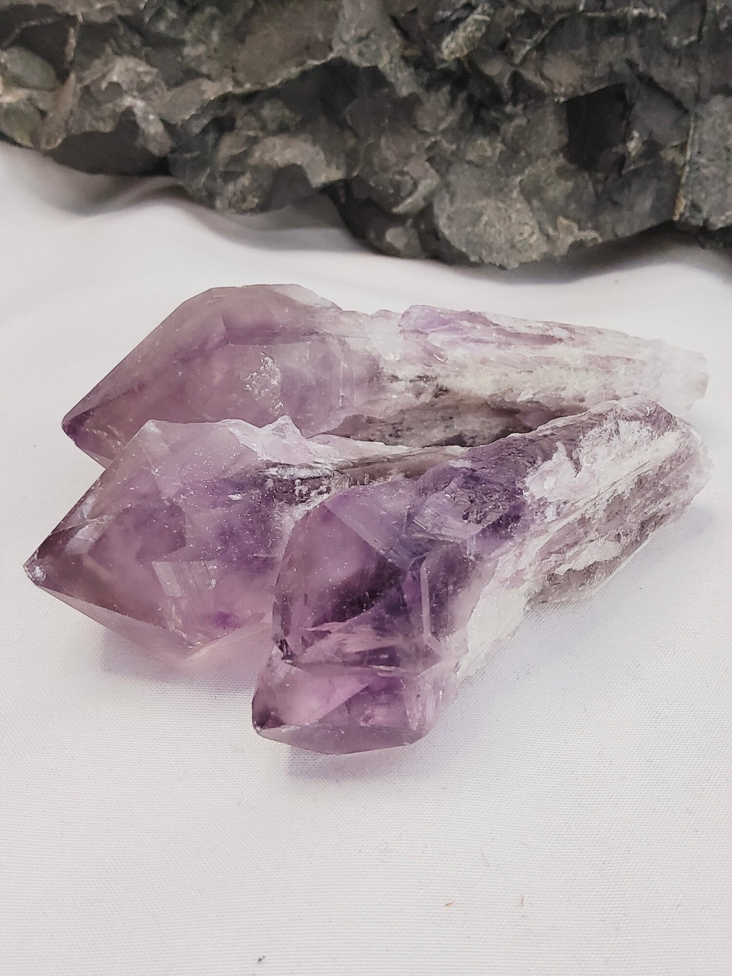 Аметист кристалл натуральный. Образец для коллекций. Размер крупный (l)