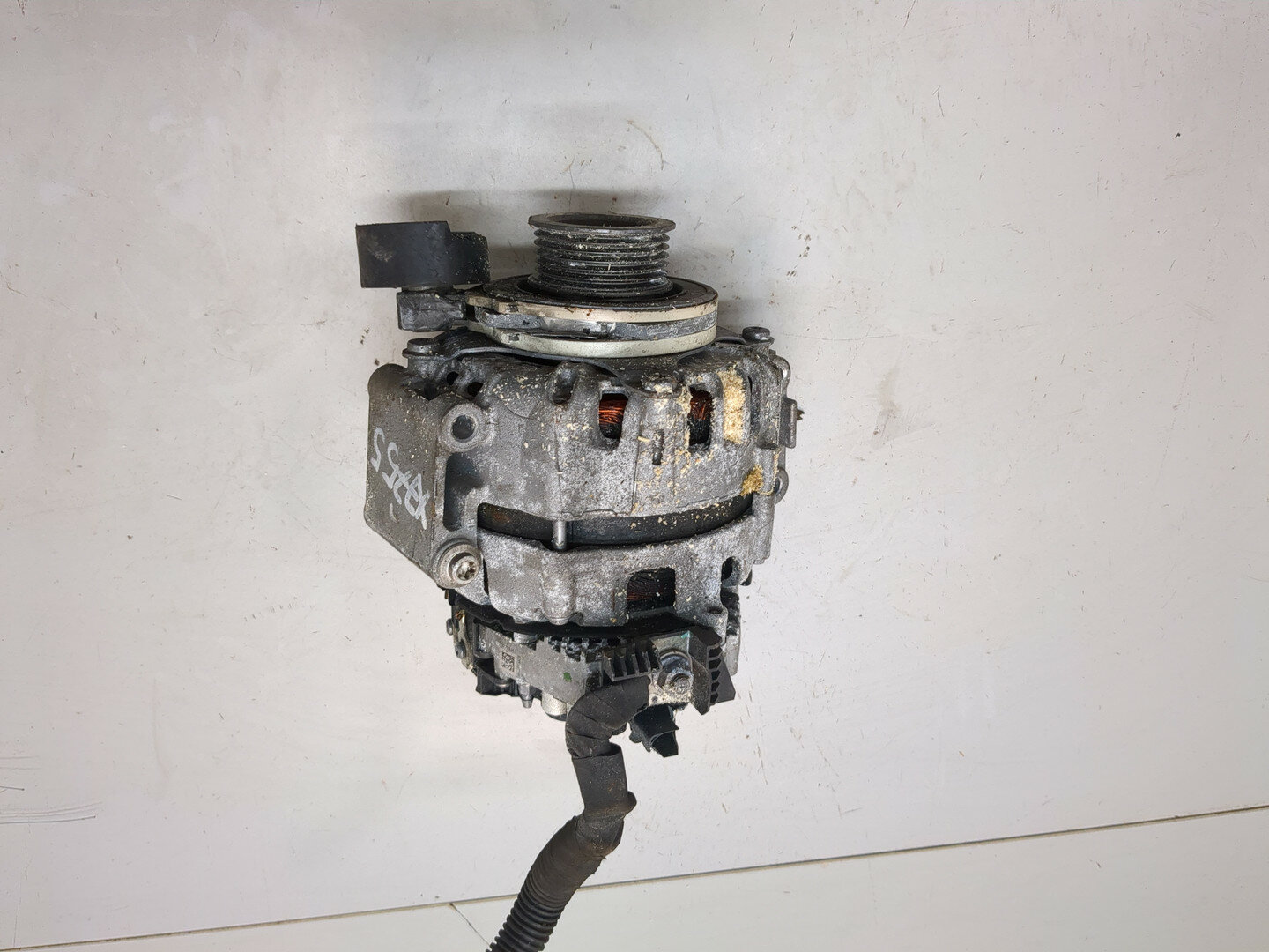 Генератор Audi A4 (B9) Б/У