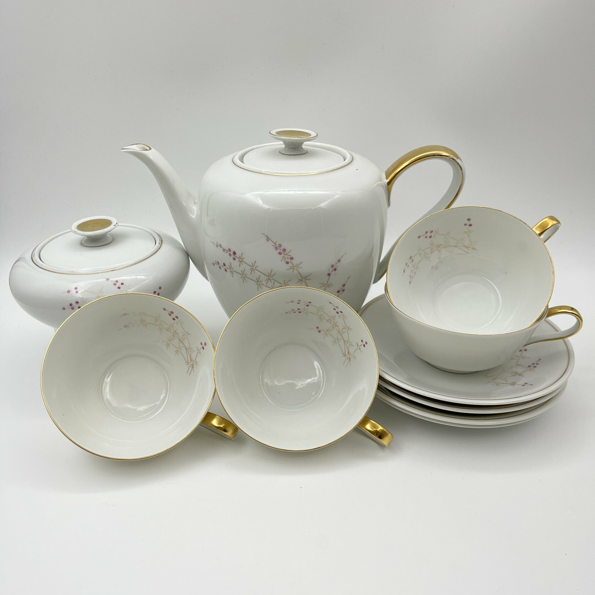 Сервиз чайный с растительным декором на 4 персоны (чайник, сахарница