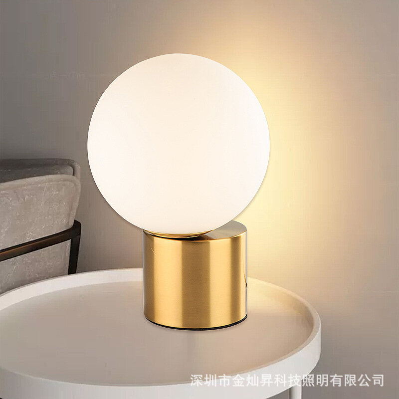 Современная скандинавская настольная лампа с стеклянным шаром - железная рамка, античный медный оттенок, без лампочки