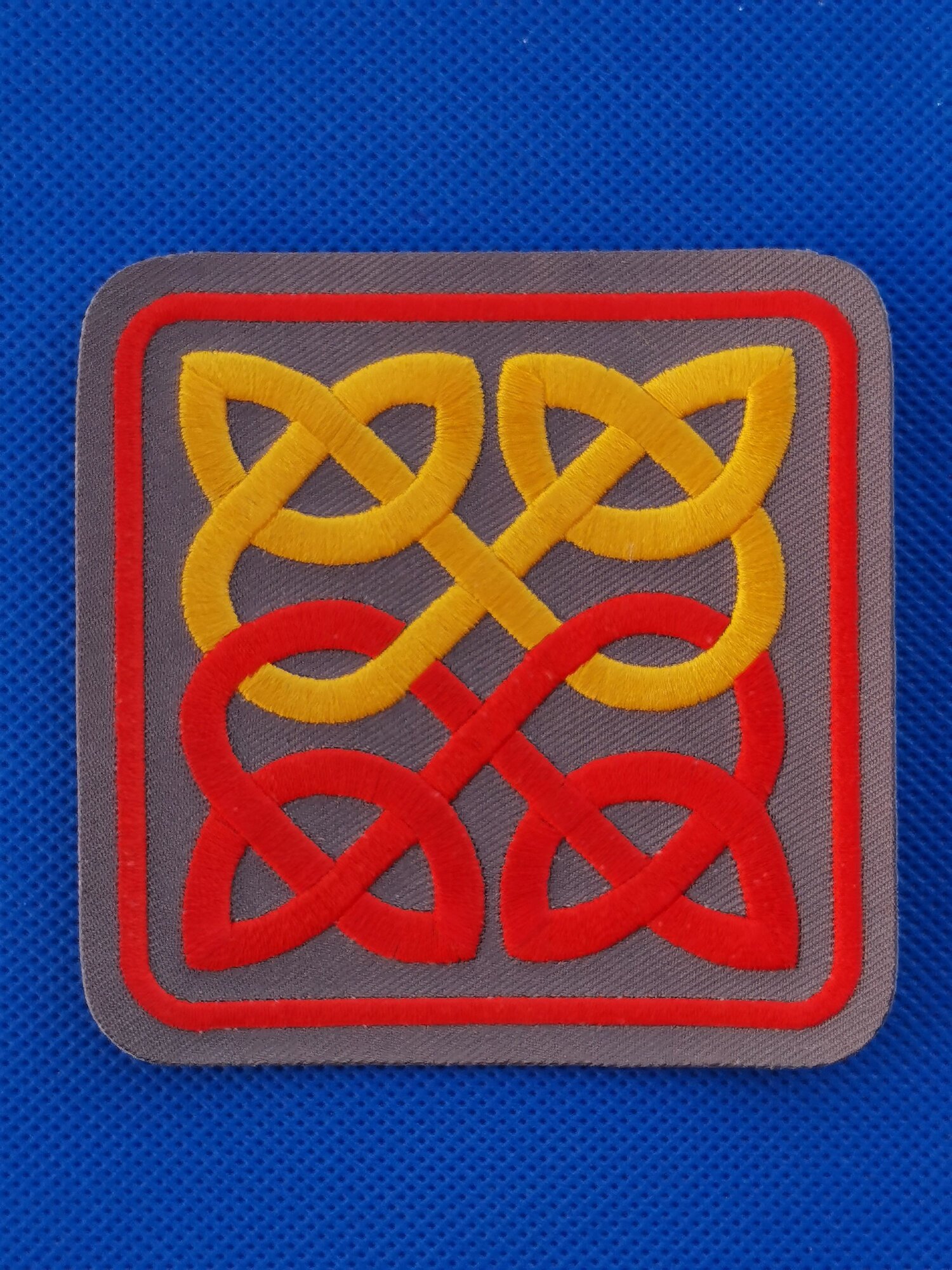 Нашивка "Кельтский узел" на одежду, шеврон термоклеевой, 9х9 см