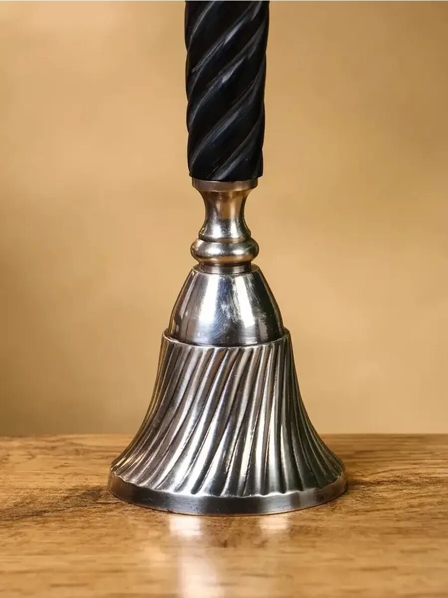 Элегантный латунный колокольчик с черной ручкой