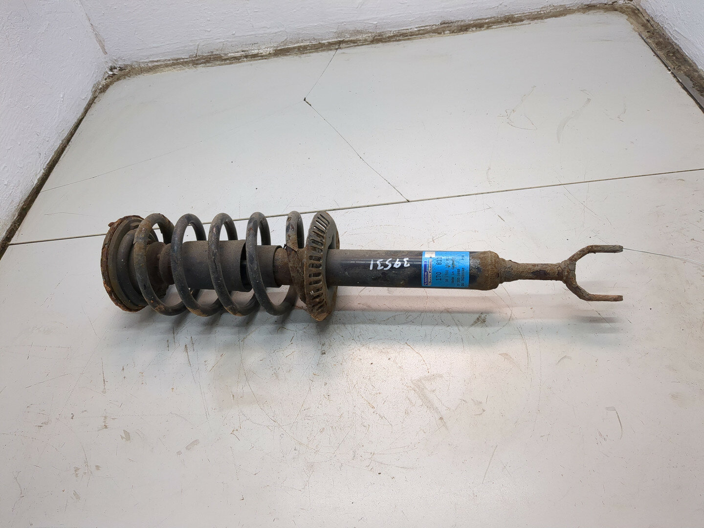 Амортизатор подвески левый передний Audi A4 (B5) Б/У