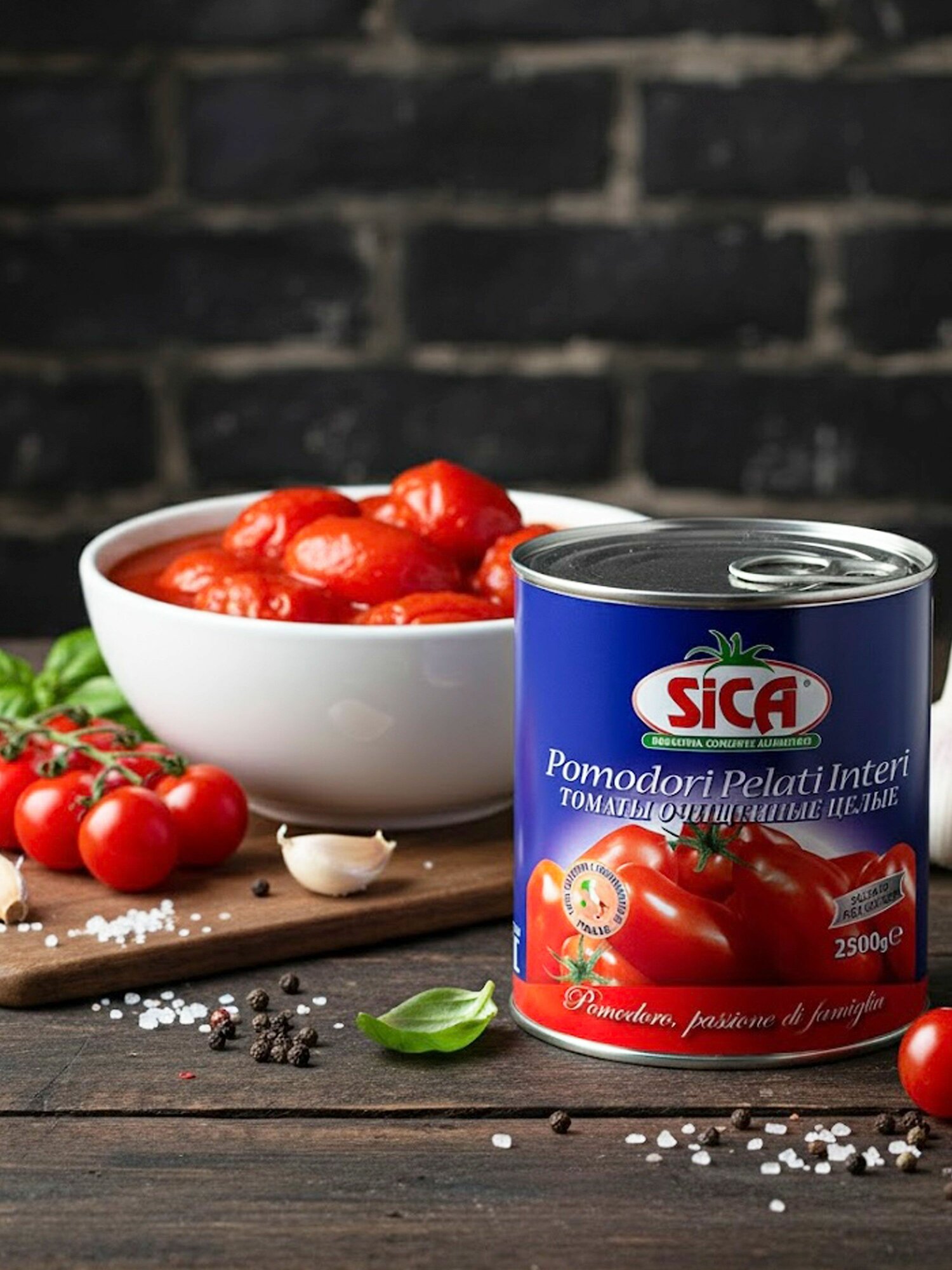 Томаты Pelati SICA очищенные целые в томатном соке, 2.5кг, Италия