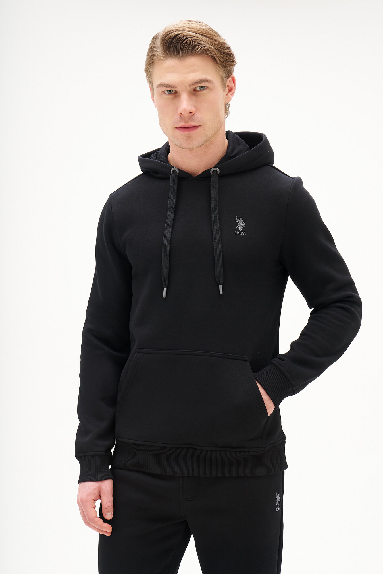 Толстовка спортивная