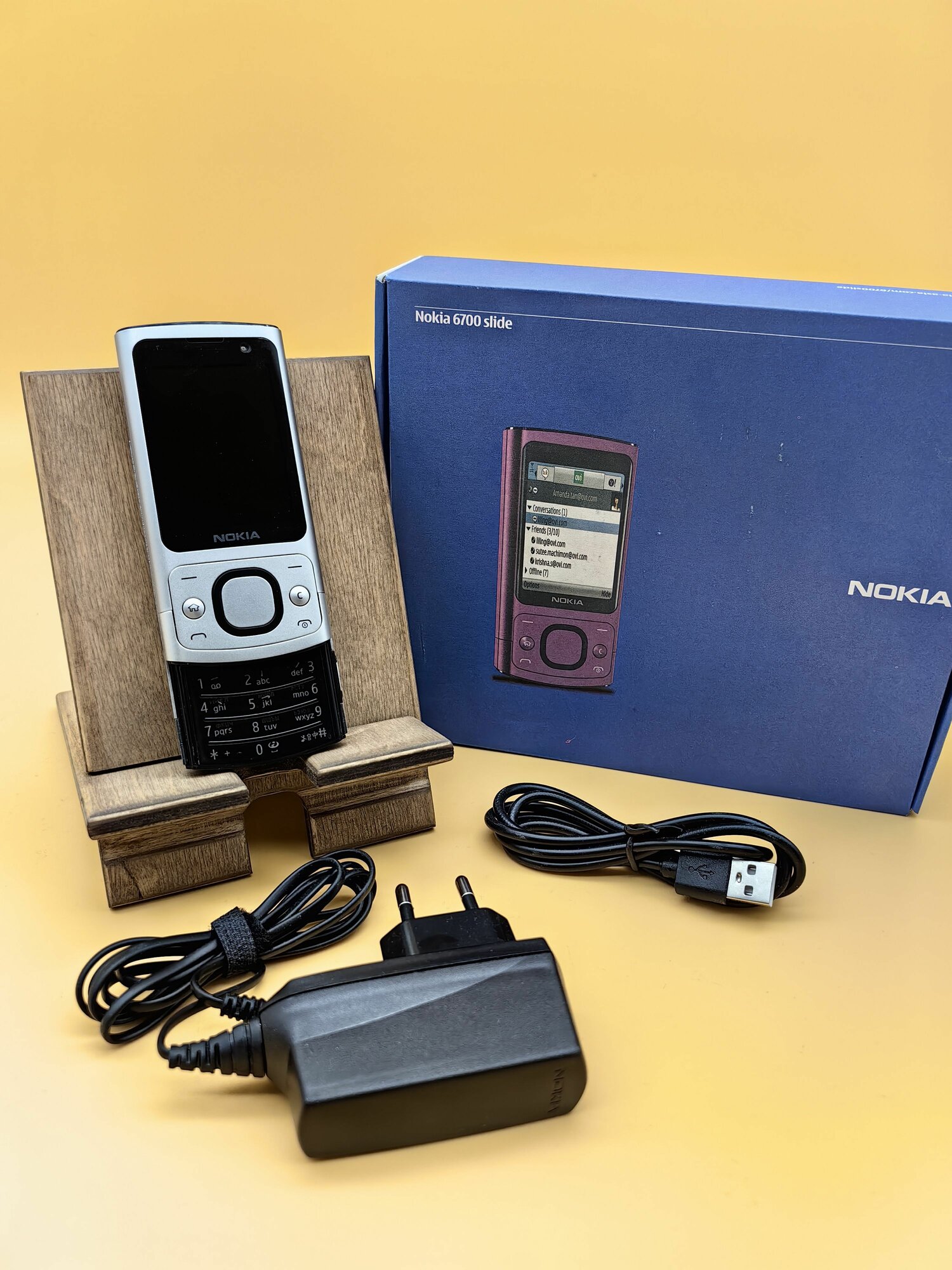 Мобильный кнопочный телефон слайдер Nokia 6700 Slide, Серебристый