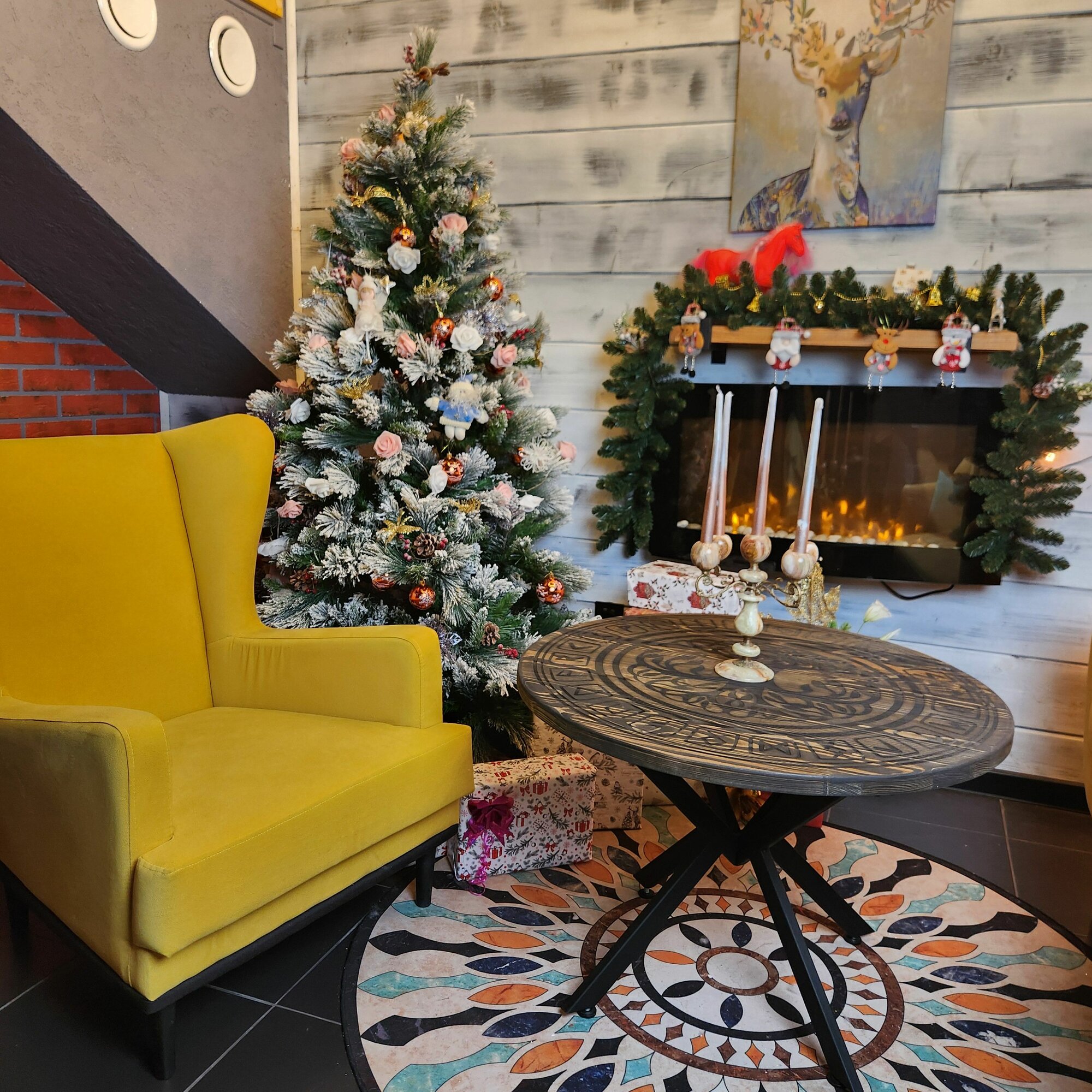 Стол Журнальный из массива сосны с рисунком "Древо"