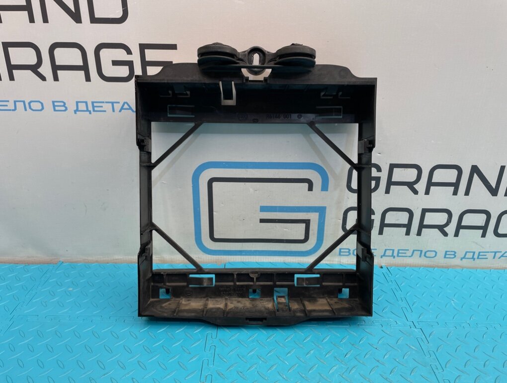 Кронштейн радиатора BMW 5-Series 2010 F07 N55B30A 3.0 OEM 17217572542
