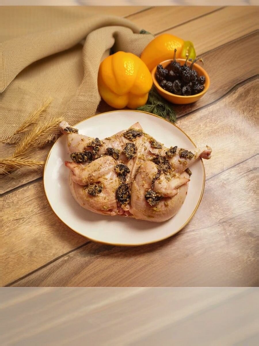 Цыпленок корнишон в маринаде с черносливом и грецкими орехами 550 гр, Ферма Евгения Рошаля