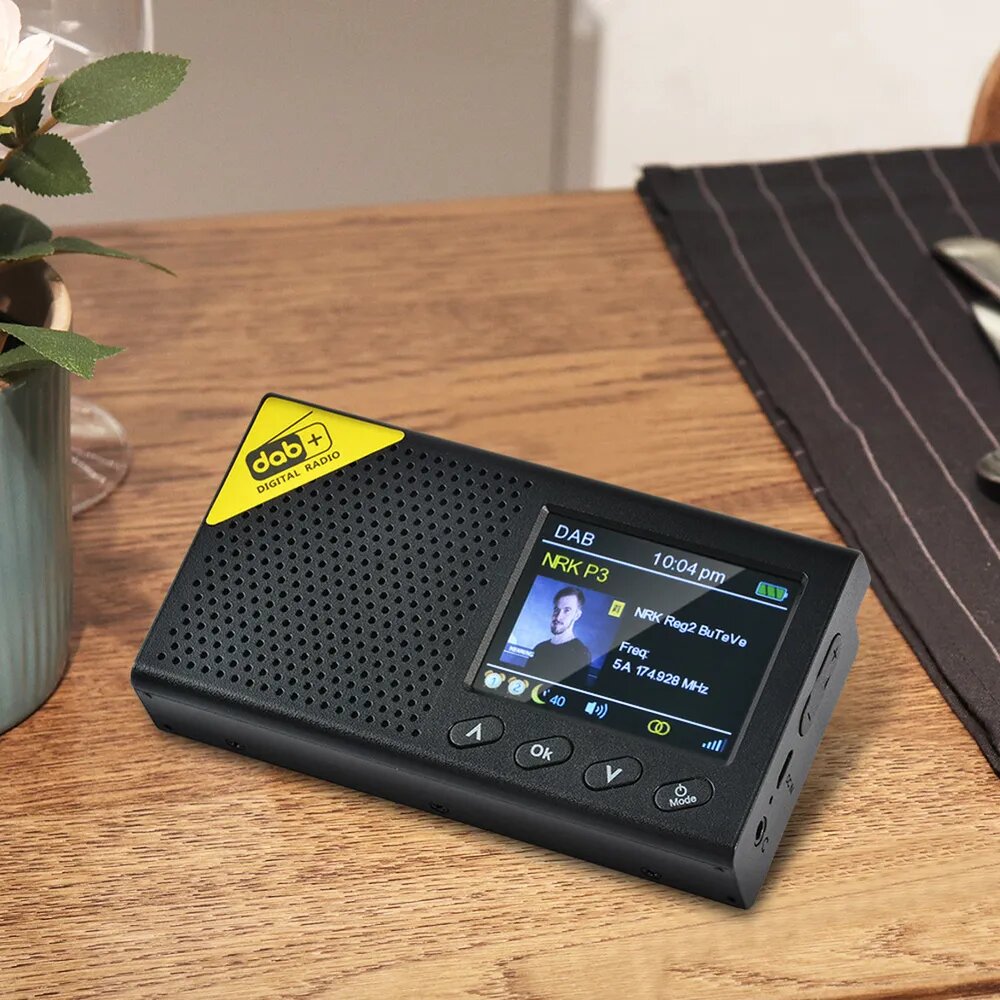 Milochic DAB/DAB+ и FM цифровой радиоприёмник с цветным 2,4-дюймовым ЖК-дисплеем черный — фото 1