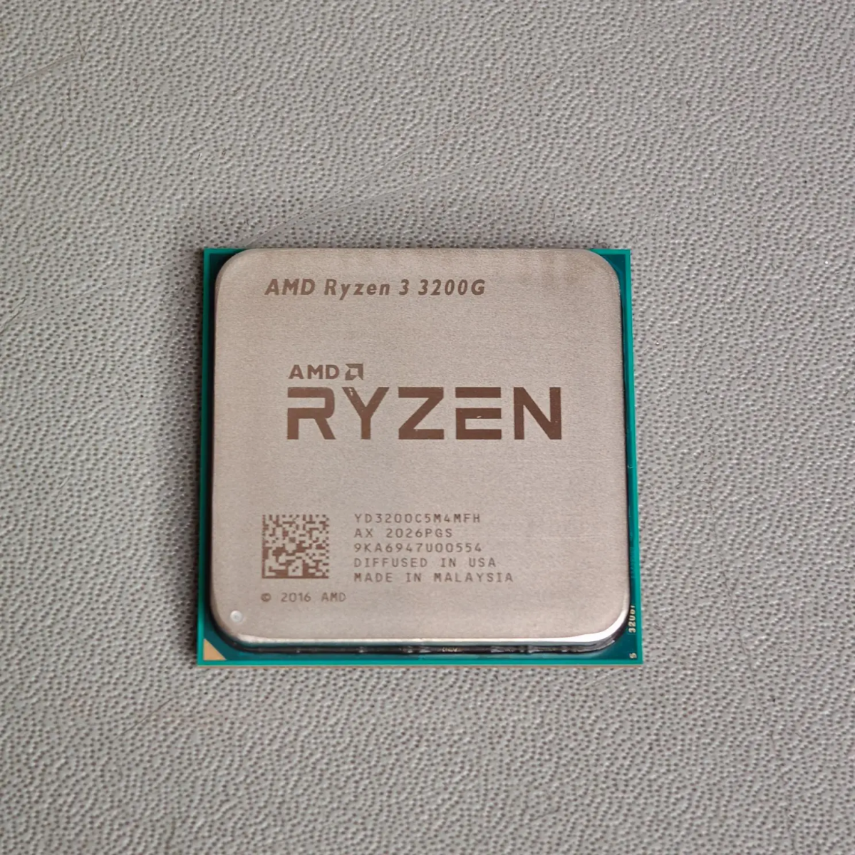 Процессор AMD Ryzen 3 3200G OEM