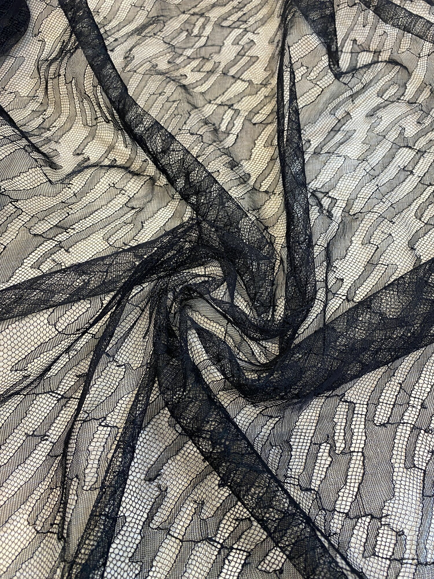 Полотно кружевное (Италия) ш-130см отрез 1,45см