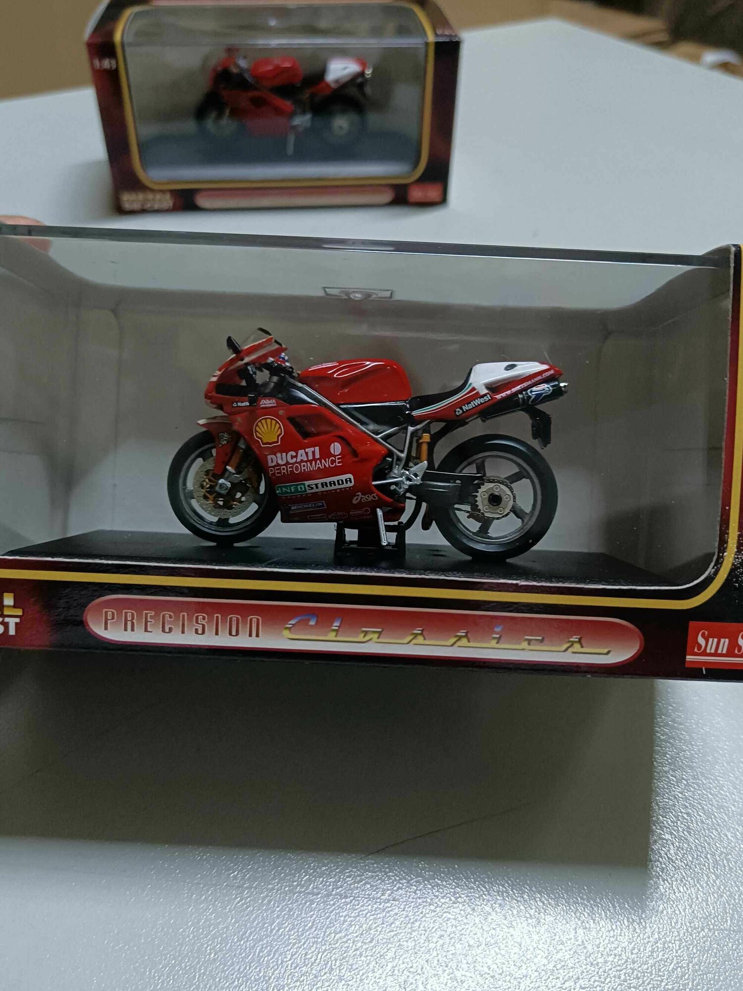 Sun Star 1/43 Ducati Superleggera Модель мотоцикла из литого металла