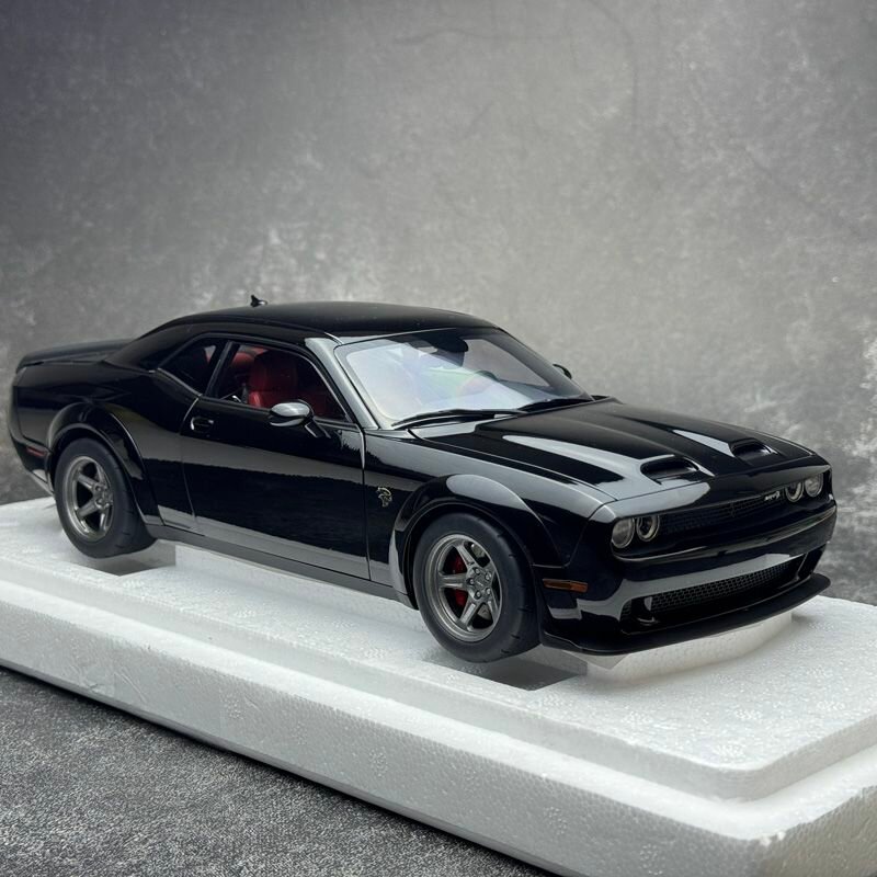 Машинка совершенно новый AUTOART 1:18 SRT SUPER STOCK 2023 Модель легкосплавного автомобиля