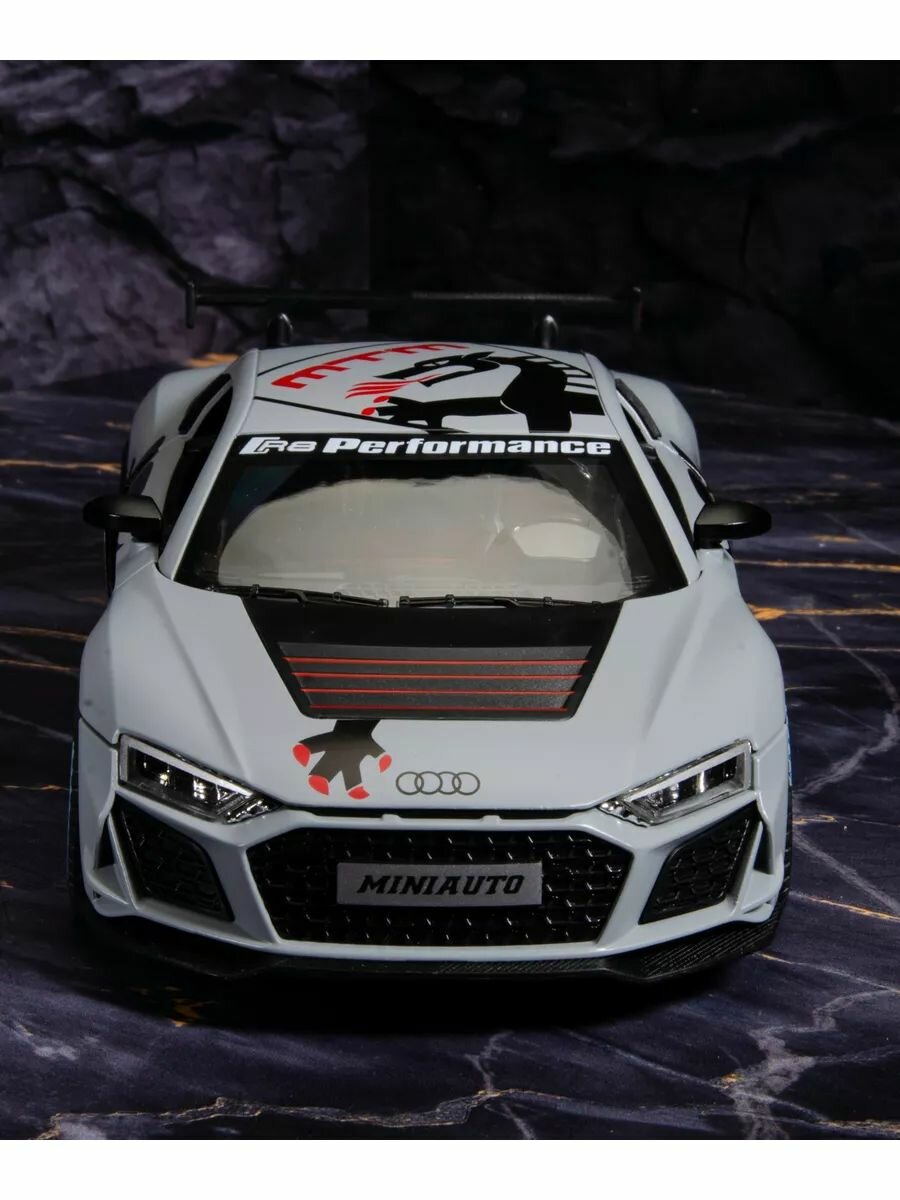 Машинка металлическая машинка Audi R8 20см