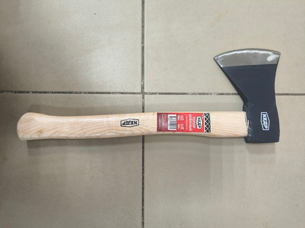 Топор кованый 1000гр 430мм деревянная рукоять "кедр" 025-1000