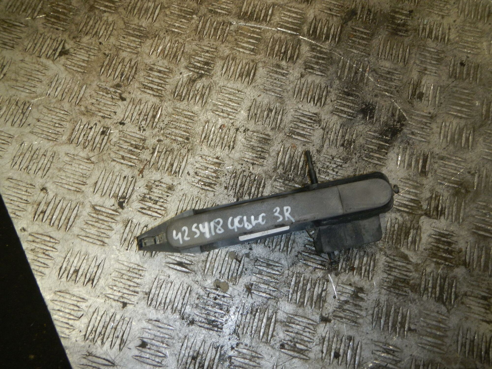 Б/У Ручка двери задней правой (наружняя), Ford (Форд)-FUSION (02-12) FORD FUSION (02-12) Царапины. 425418 FORD арт. 2N11...