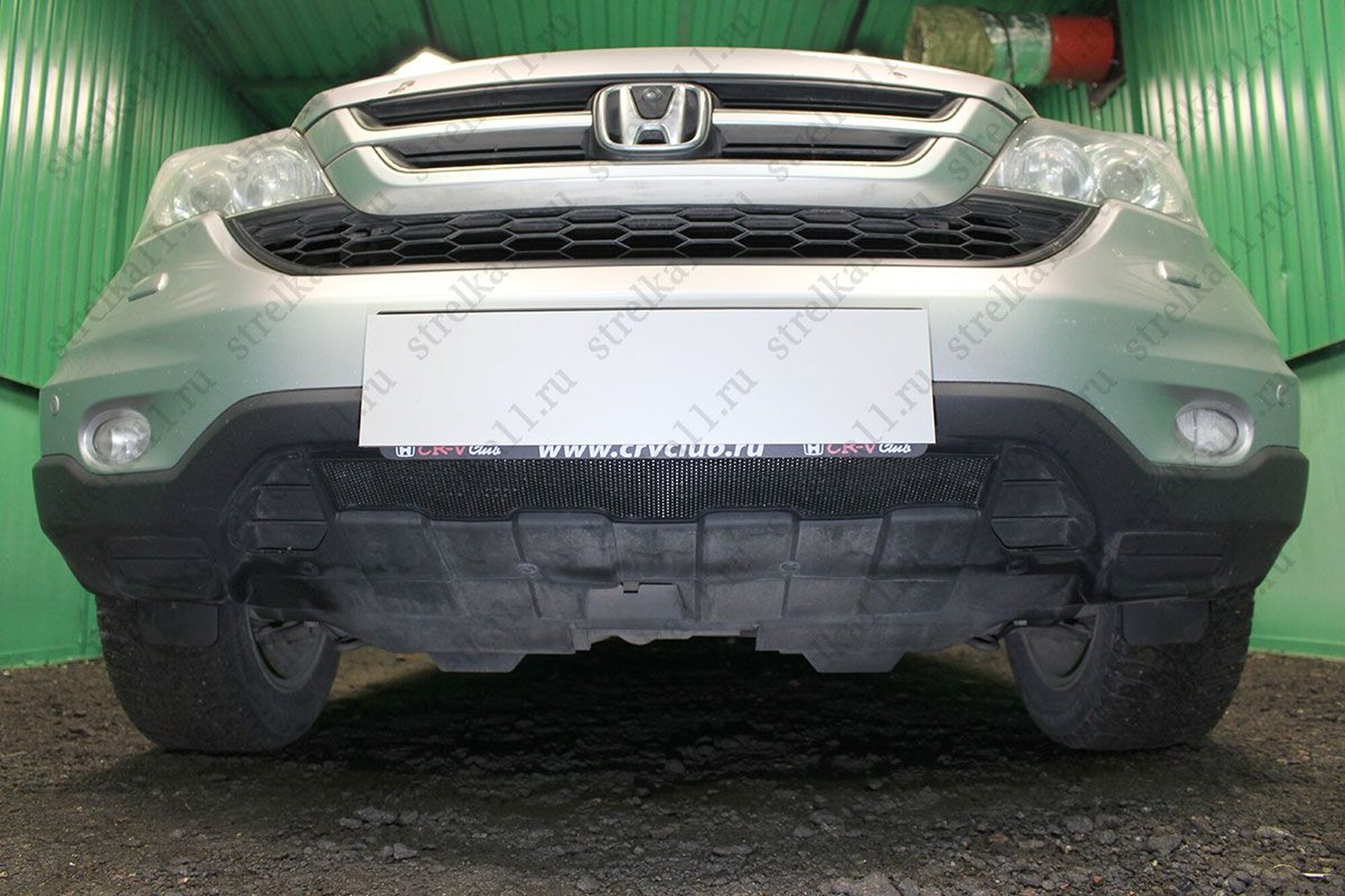 Защитная сетка радиатора с окантовкой и защелками для Honda CR-V 2004-2007 (II рестайлинг)