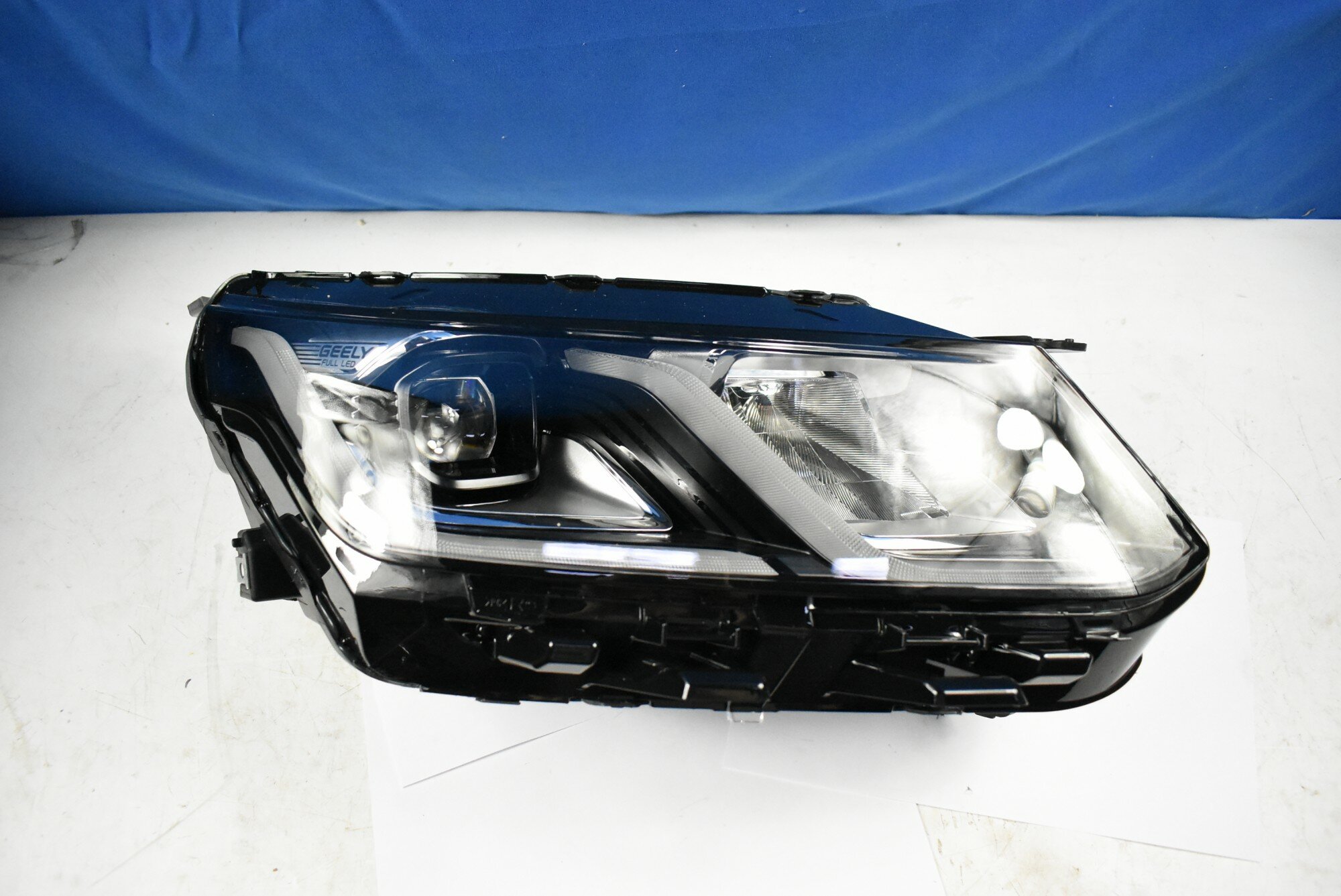 Фара головного света правая Geely Coolray