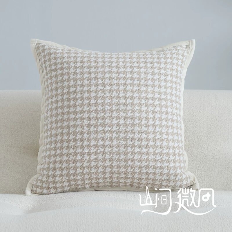 Подушка для дивана и кровати Oatmeal Houndstooth Trim 45x45 см с вкладышем, стильный декор