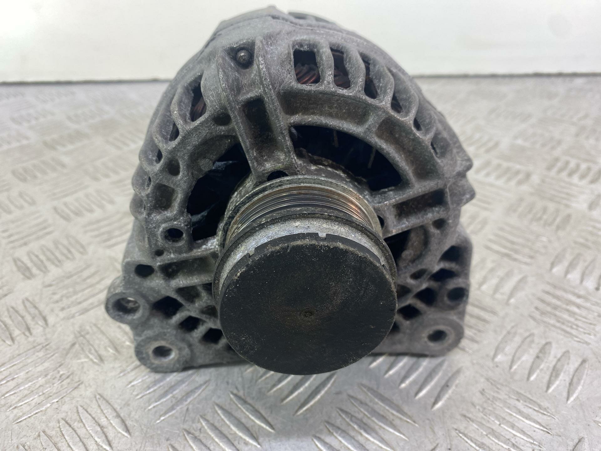 Генератор Volkswagen Passat B5 1999 028903029A