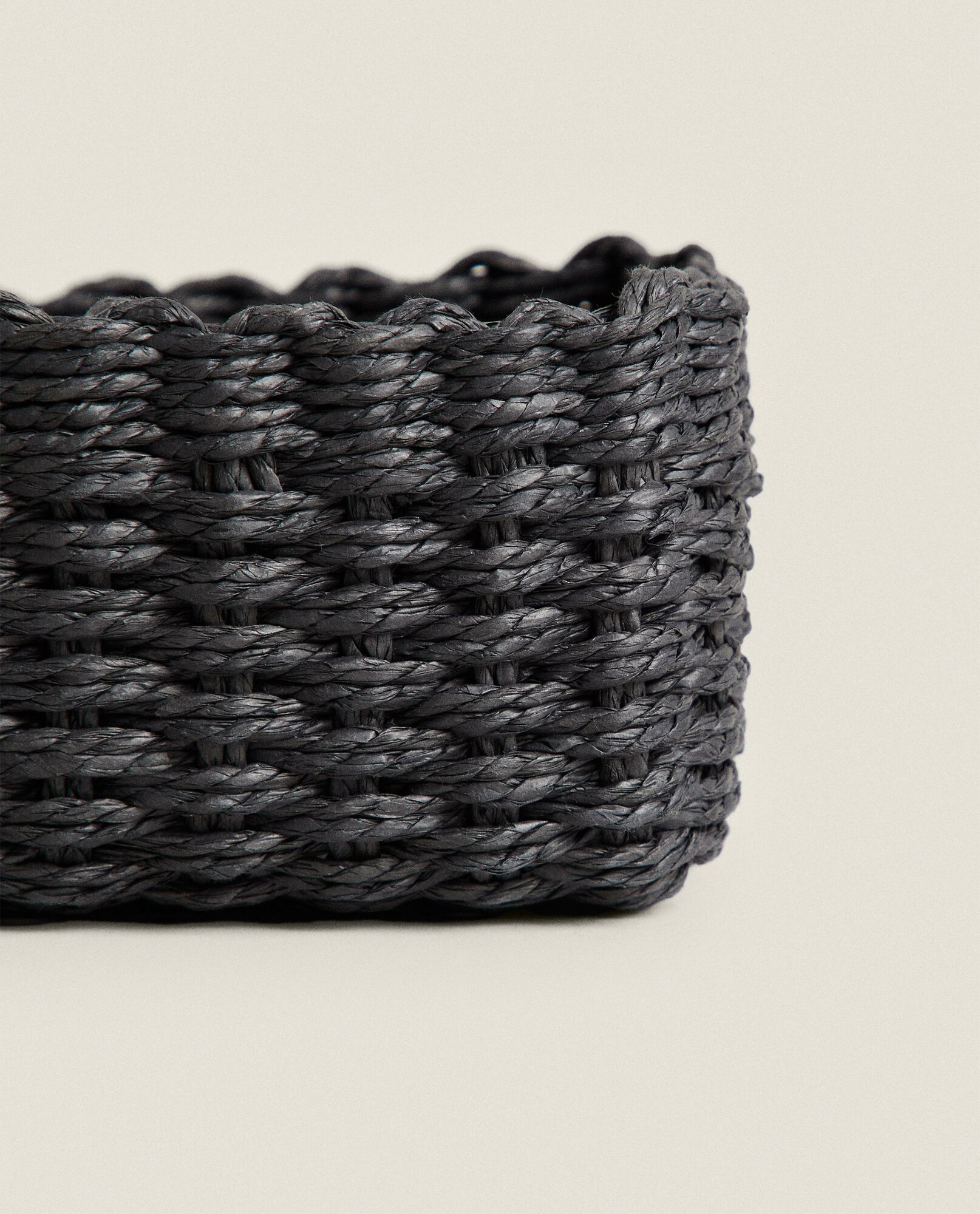 Плетеная корзина из бумаги, 9.5 x 25 x 15.5 cm , black/black. Бренд - Zara Home