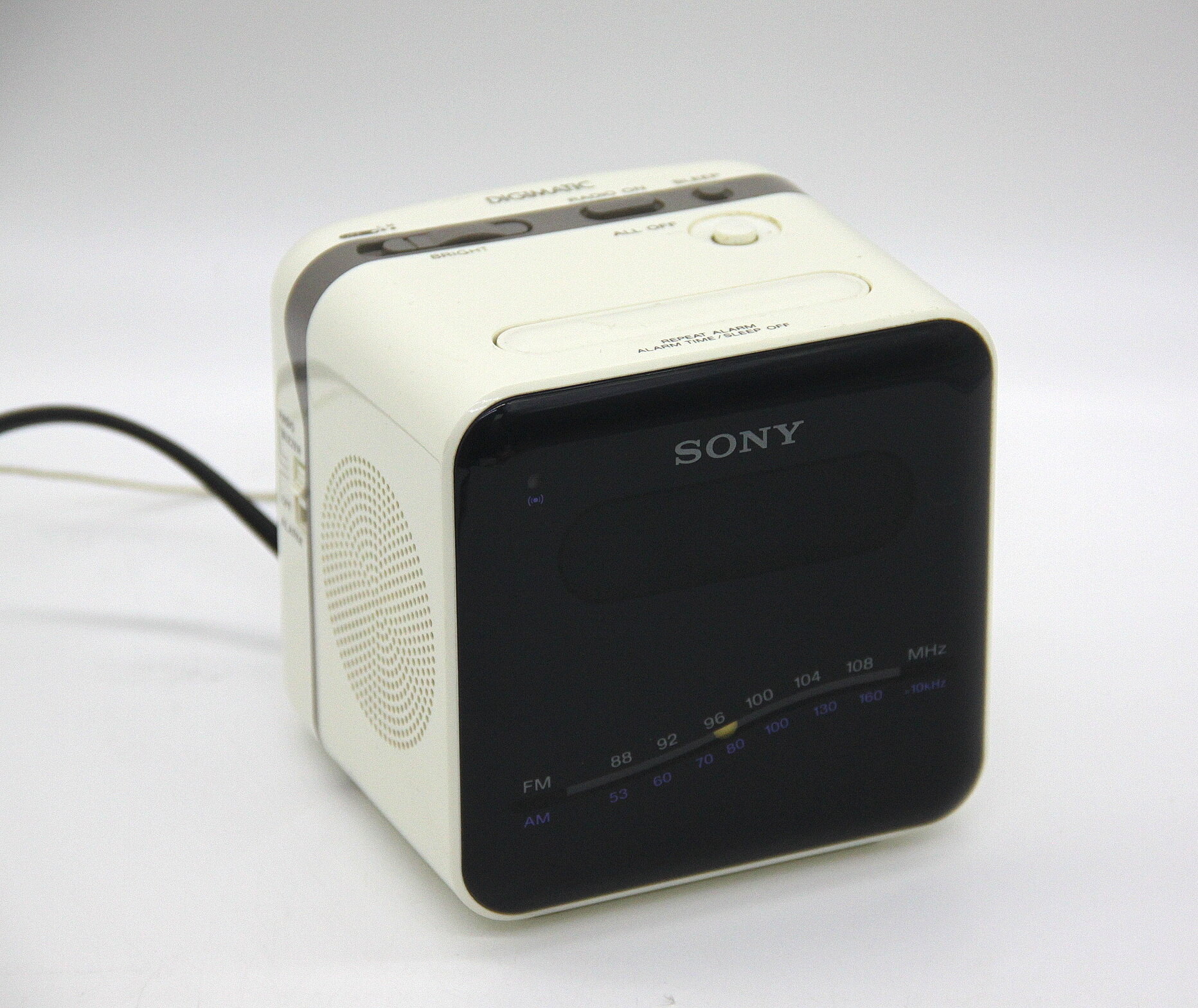 Радиобудильник Sony ICF-101W