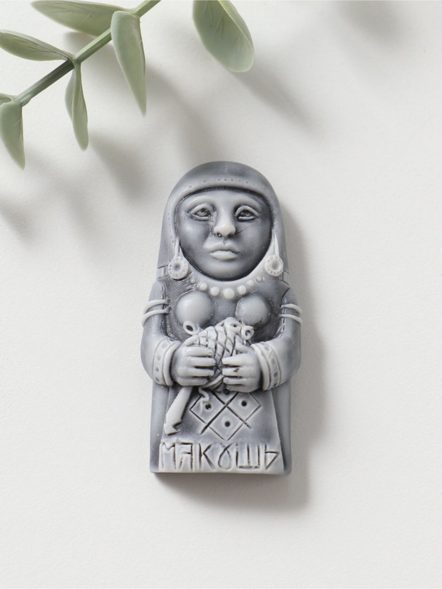 Магнит на холодильник Сувениры из мраморной крошки «Макошь», барельеф, 6.5 см