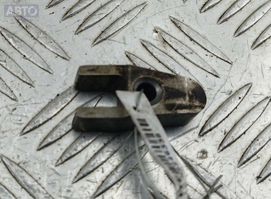 Скоба (кронштейн) крепления форсунки Mercedes C-Class W203 (2000-2006)