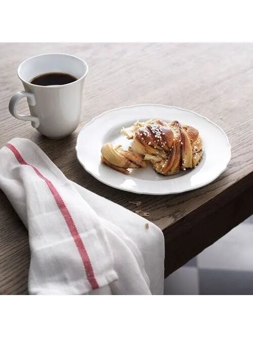 Тарелки фарфоровые IKEA UPPLAGA, 3 штуки, диаметром 22 см