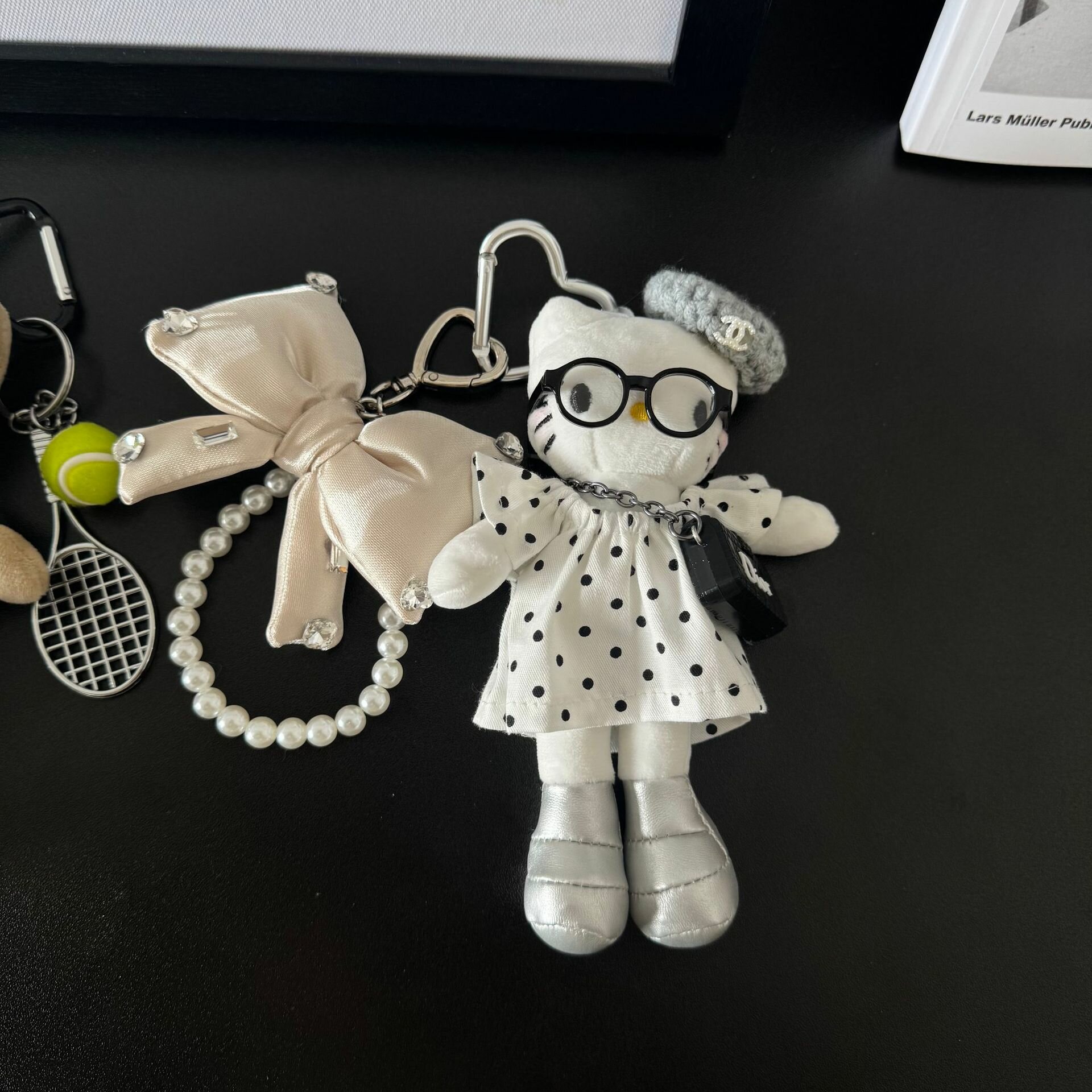 2026 Новейший осенне-зимний брелок для ключей с милым длинноногим котенком, плюшевый кулон, одежда для кукол, стиль Ins, плюшевый брелок