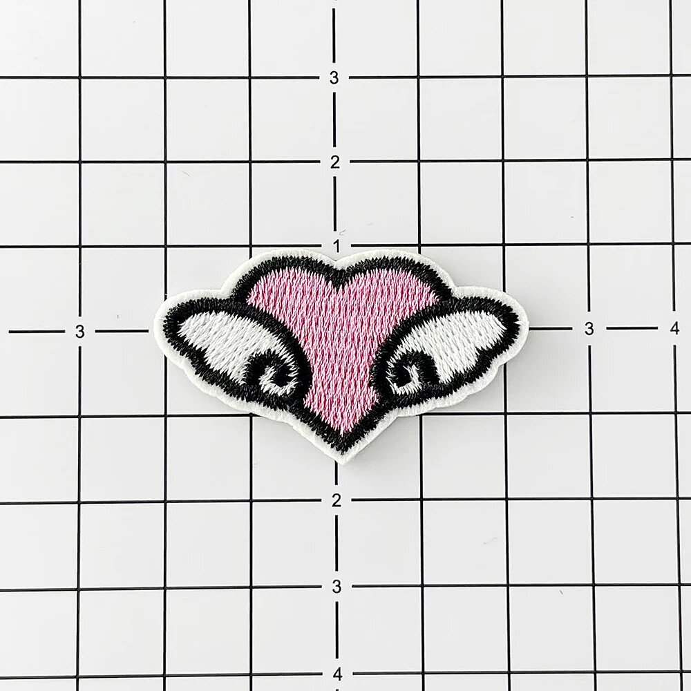 Вышитая нашивка сердце