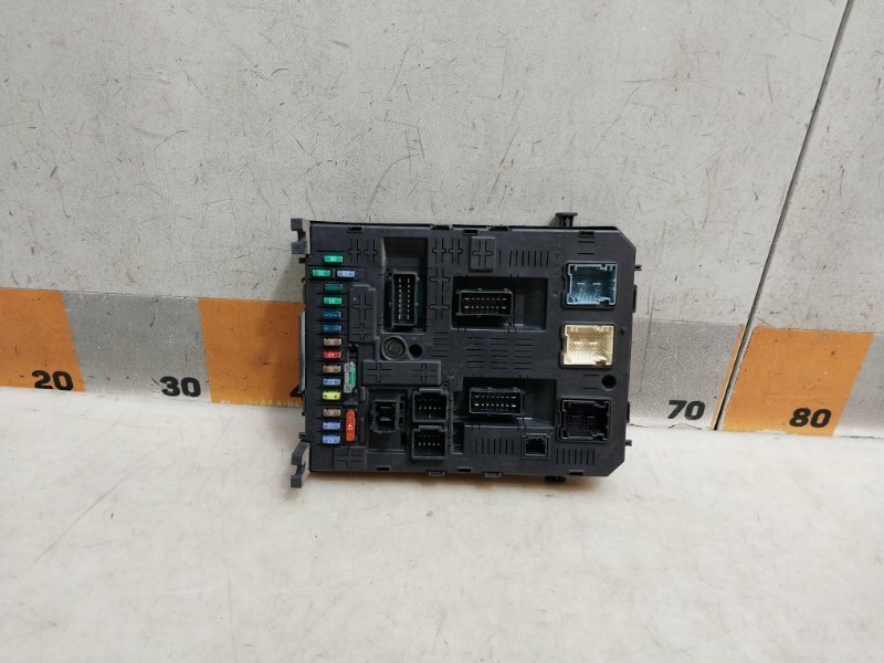 Б/У Блок предохранителей салонный Peugeot 308 2011 4A, 4C 473870 Peugeot-Citroen арт. 1613317180