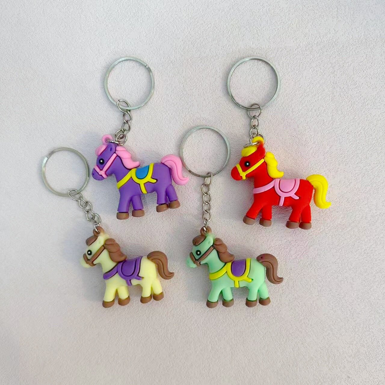 Кросс-бордер новый продукт 2026 года, новогодний зодиакальный лошадь, плюшевый брелок, подвеска, мультяшный брелок, шарм для сумки, маленький подарок