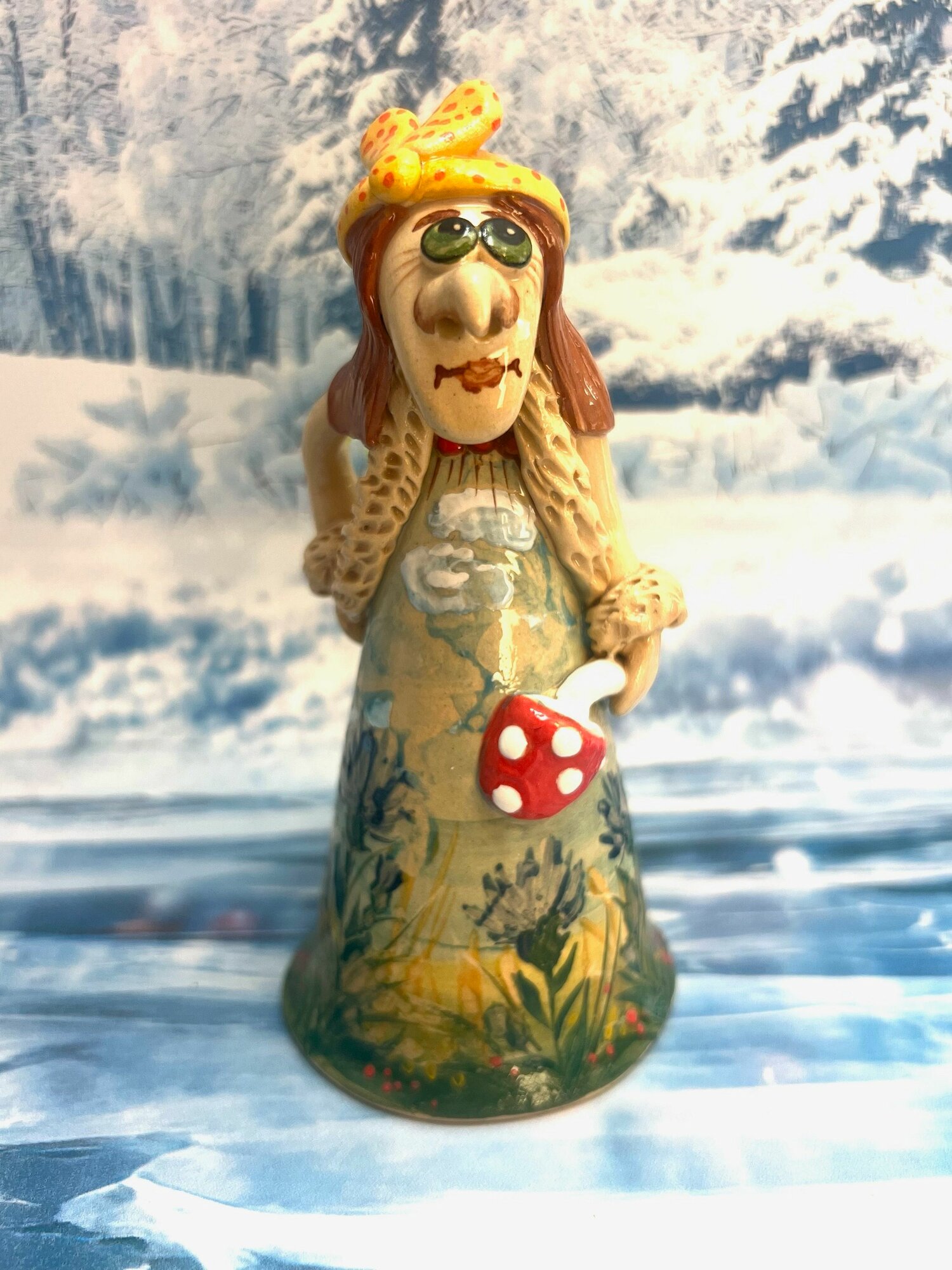 Колокольчик Баба-Яга с васильками (майолика), легкая ёлочная игрушка