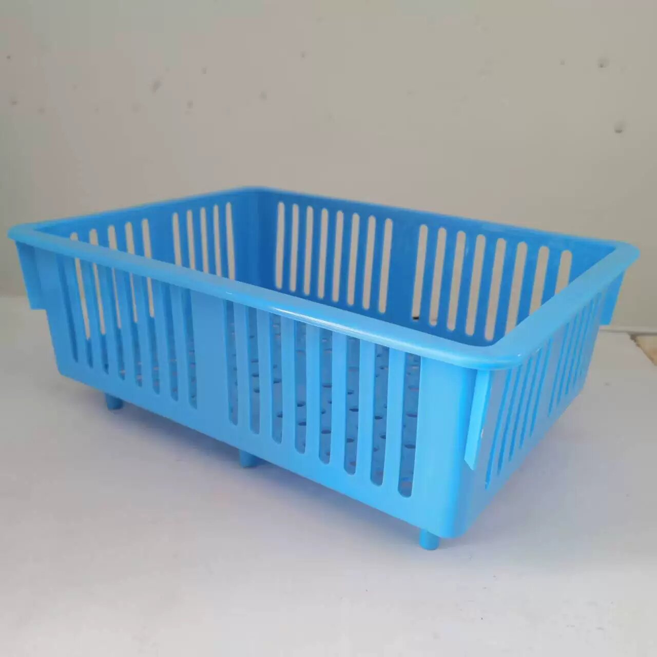 Пластиковая корзина для морепродуктов с дренажом и подставкой, синяя, 34x25x13см, подходит для устриц и креветок,