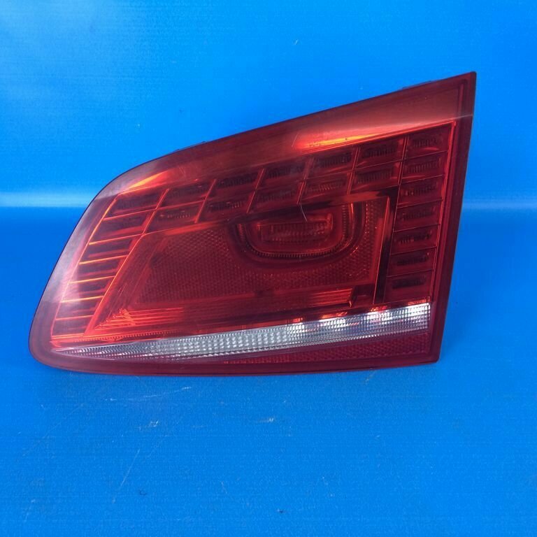 Фонарь задний правый внутренний VOLKSWAGEN Passat B7 2011-2015 000017223 - Б/У