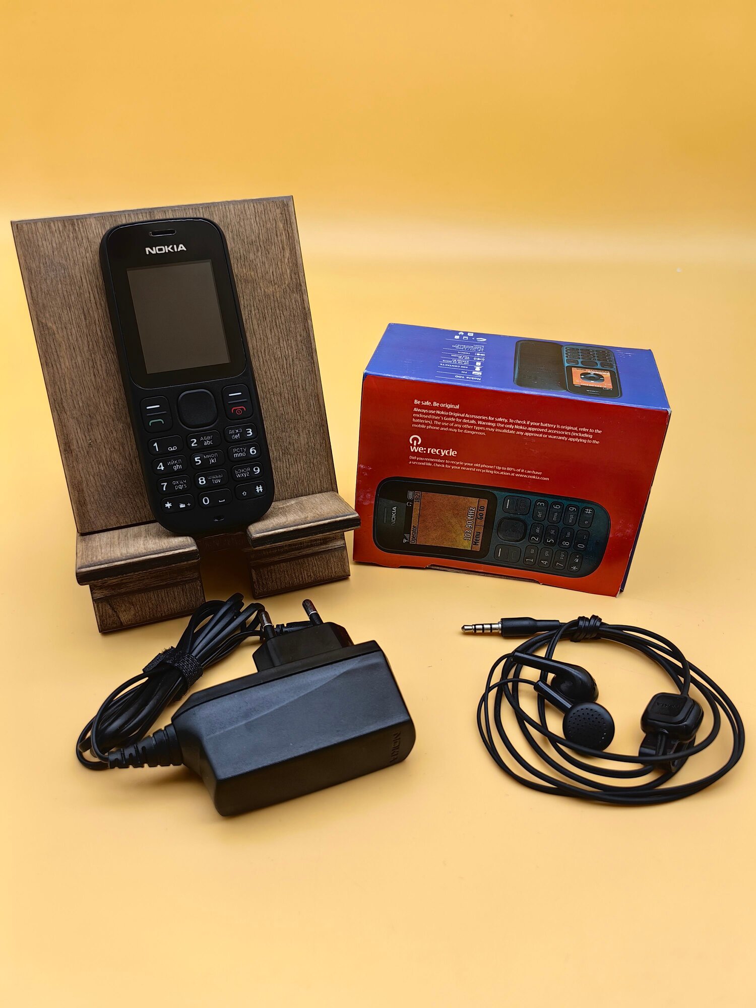 Мобильный раритетный кнопочный телефон Nokia 100, Черный, Ретро