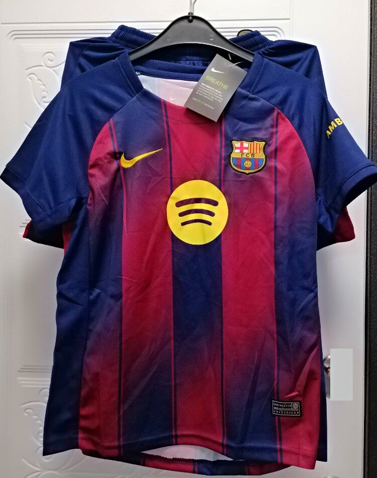 Барселона детская размер 26 ( на 11-12 лет) форма комплект ( майка + шорты) фк футбольного клуба Бордовая