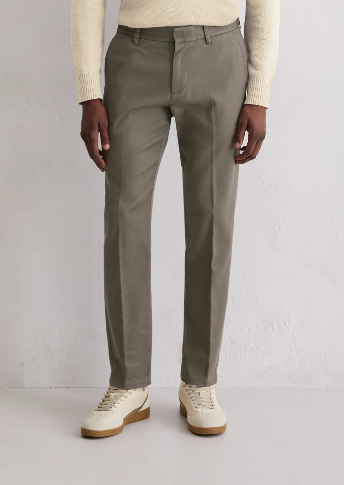 Брюки чинос
