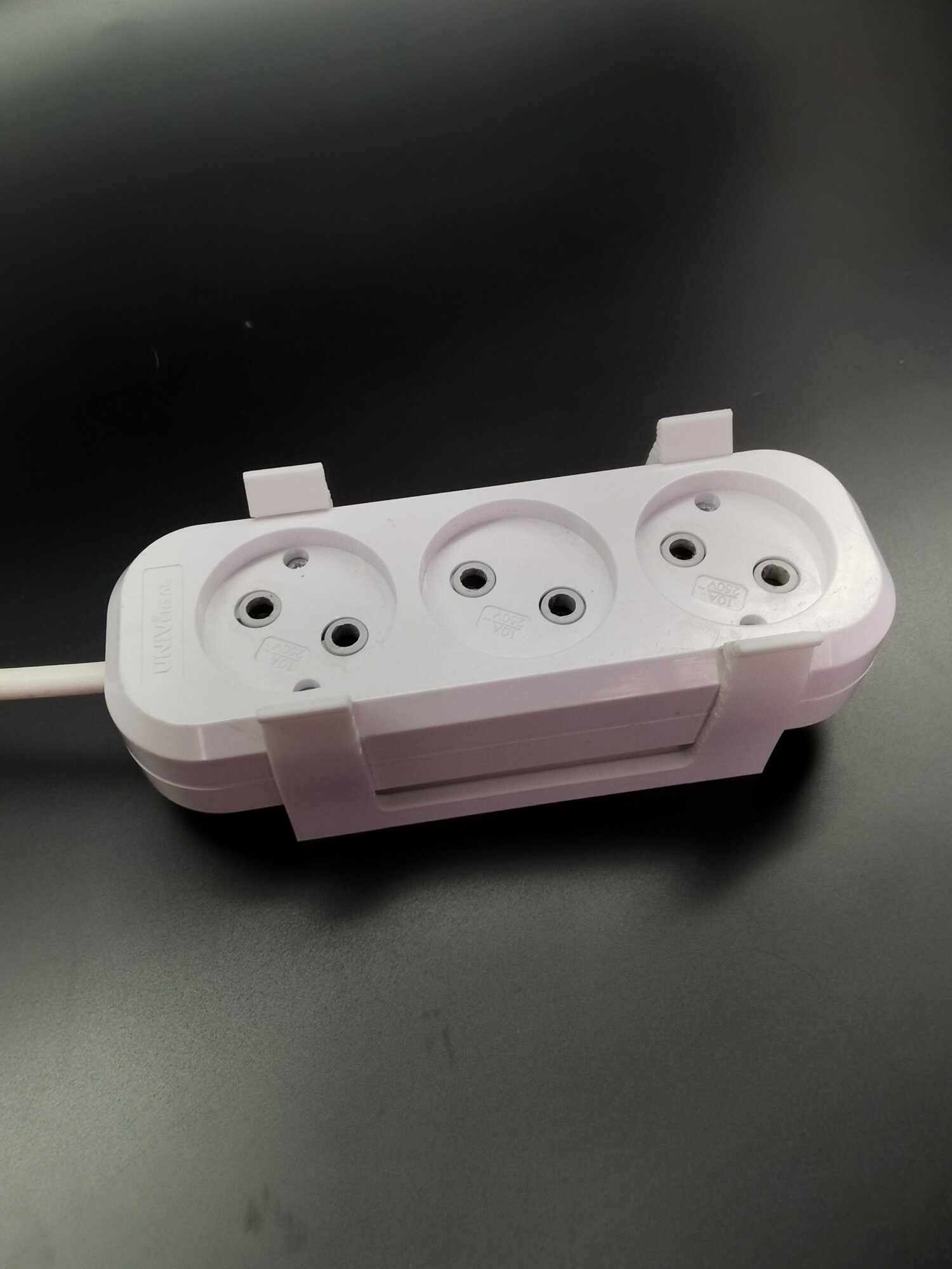 Крепление держатель для сетевого фильтра/удлинителя, 1 штука