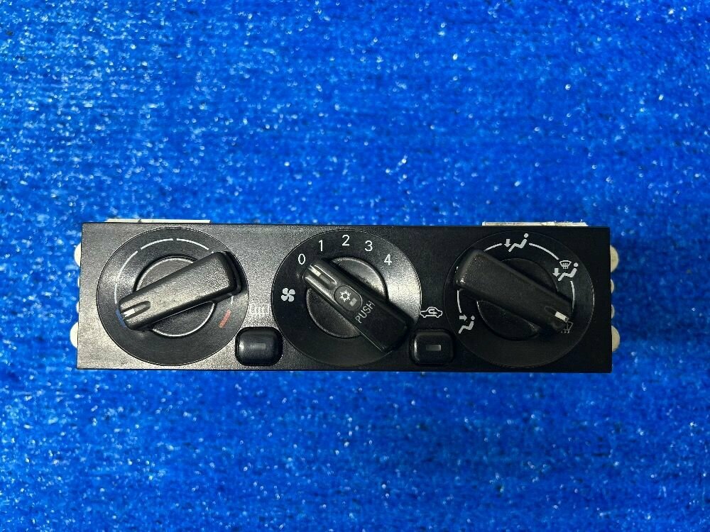 Блок управления печкой Mitsubishi Carisma 4G92 mr500528