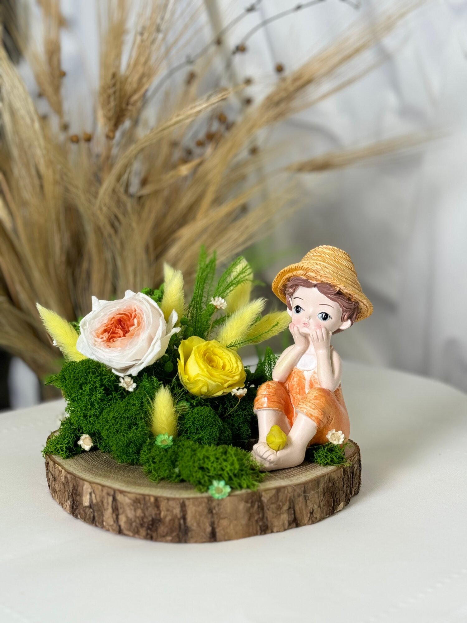 Букет на спиле дерева «Иванушка» из стабилизированных роз и сухоцветов | Готовый эко-букет | Интерьерная композиция