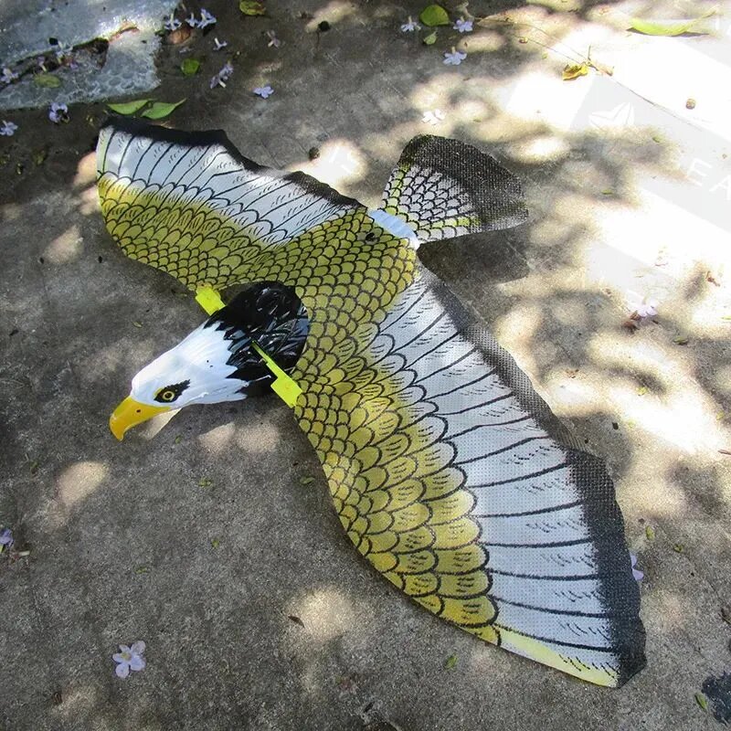 Отпугиватель птиц для сада и огорода, защитит клубнику черешню и другие культуры. Пугало летающее.