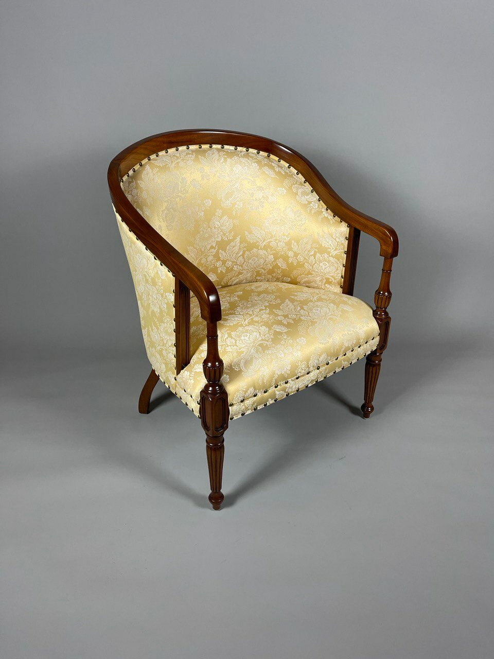 Кресло Louis от DOMKORLEONE, красное дерево (mahogany wood), текстиль, цвет орех NAA (светло-коричневый)