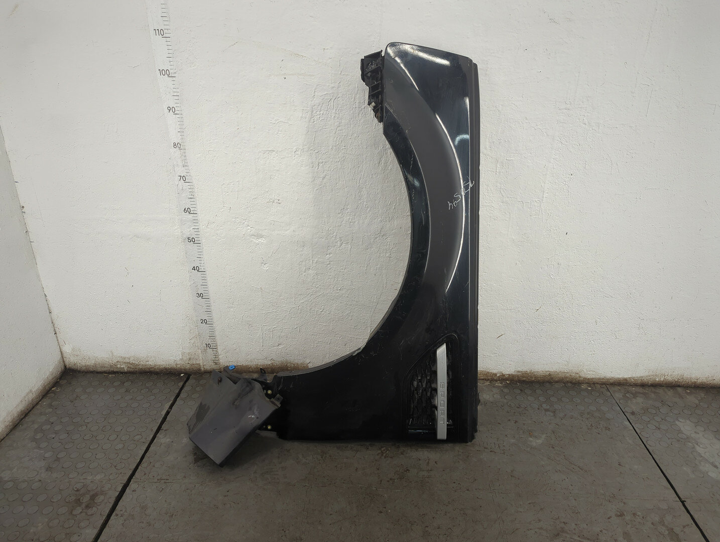 Крыло левое переднее Land Rover Range Rover Sport Б/У