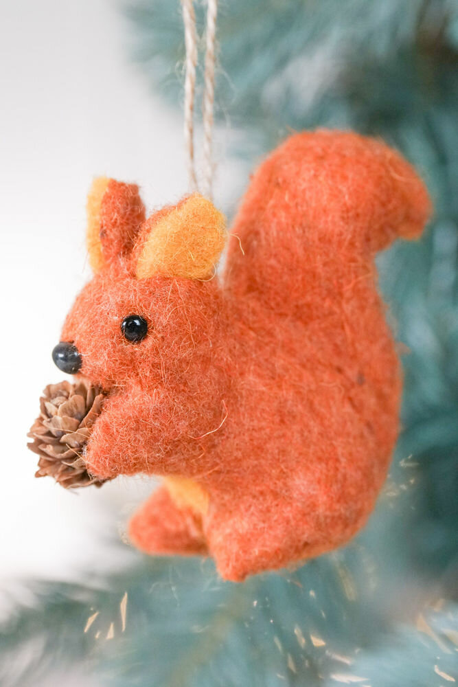 Ёлочная игрушка бельчонок С лакомством, фетр, оранжевый, 13 см, Edelman 1146918-3