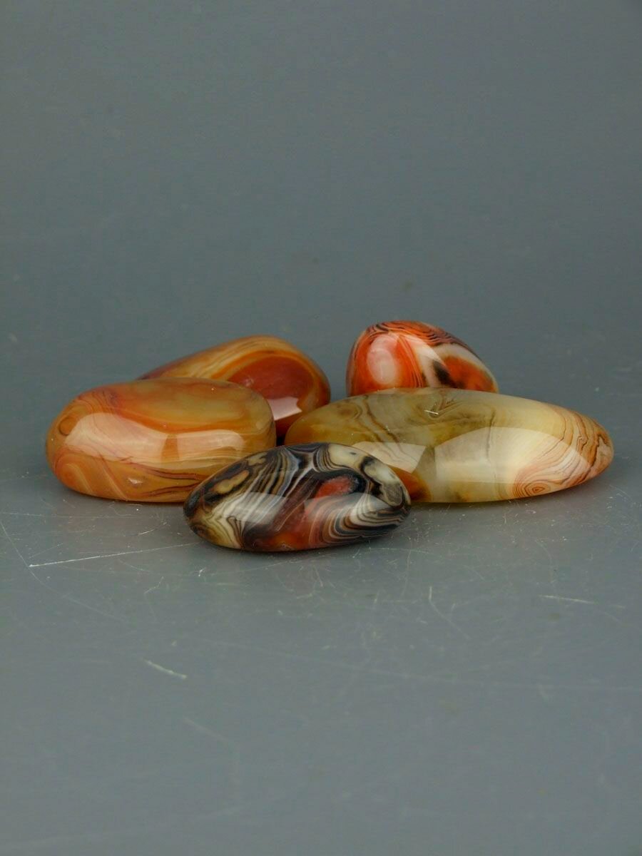 Красный агат полосатый мадагаскарский галтовка 220 грамм - 5 штук размер 3,0-5,0 см