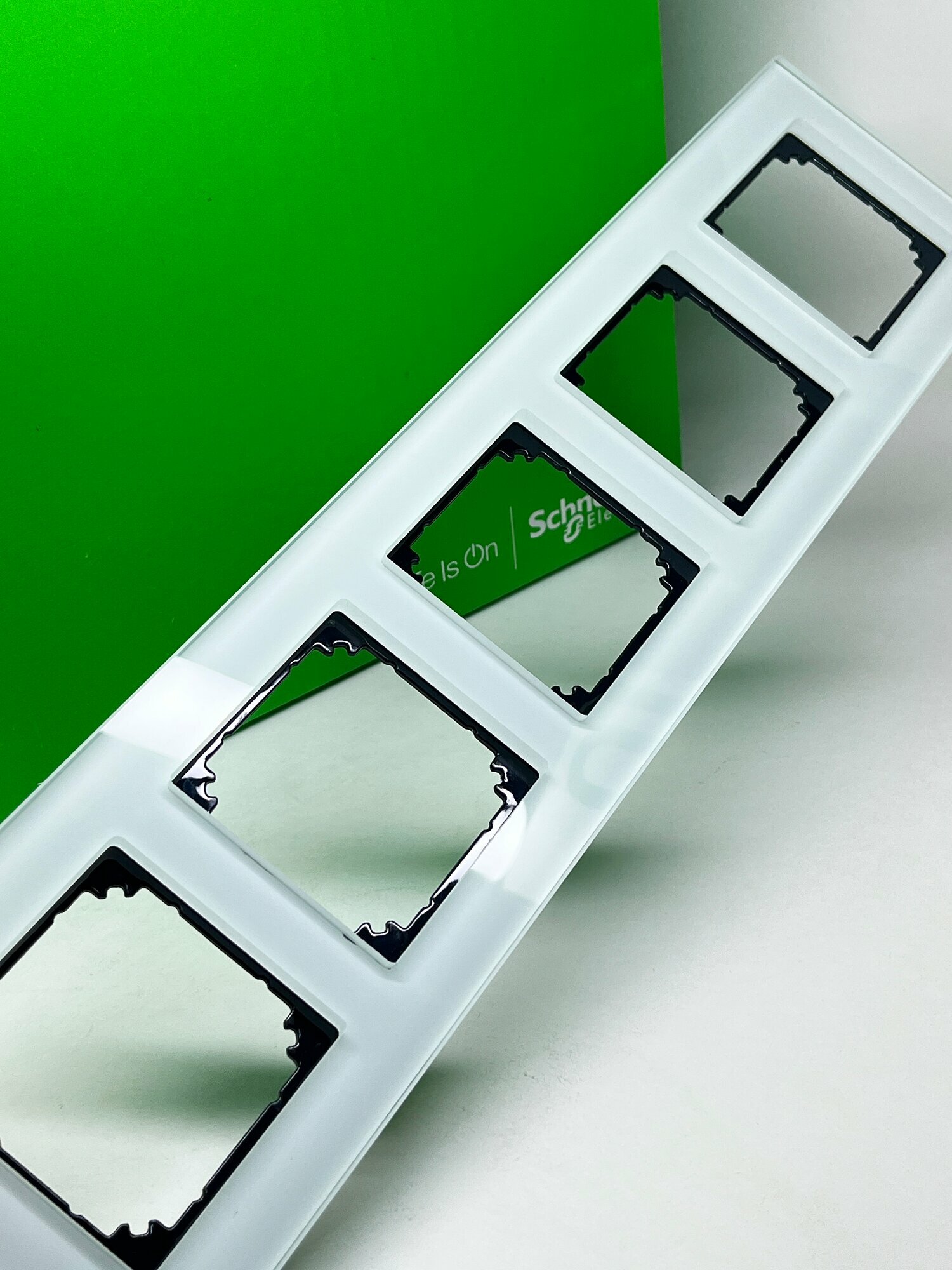 Schneider electric MTN404519 MERTEN M-Elegance рамка стеклянная 5 постов, бриллиант, SM